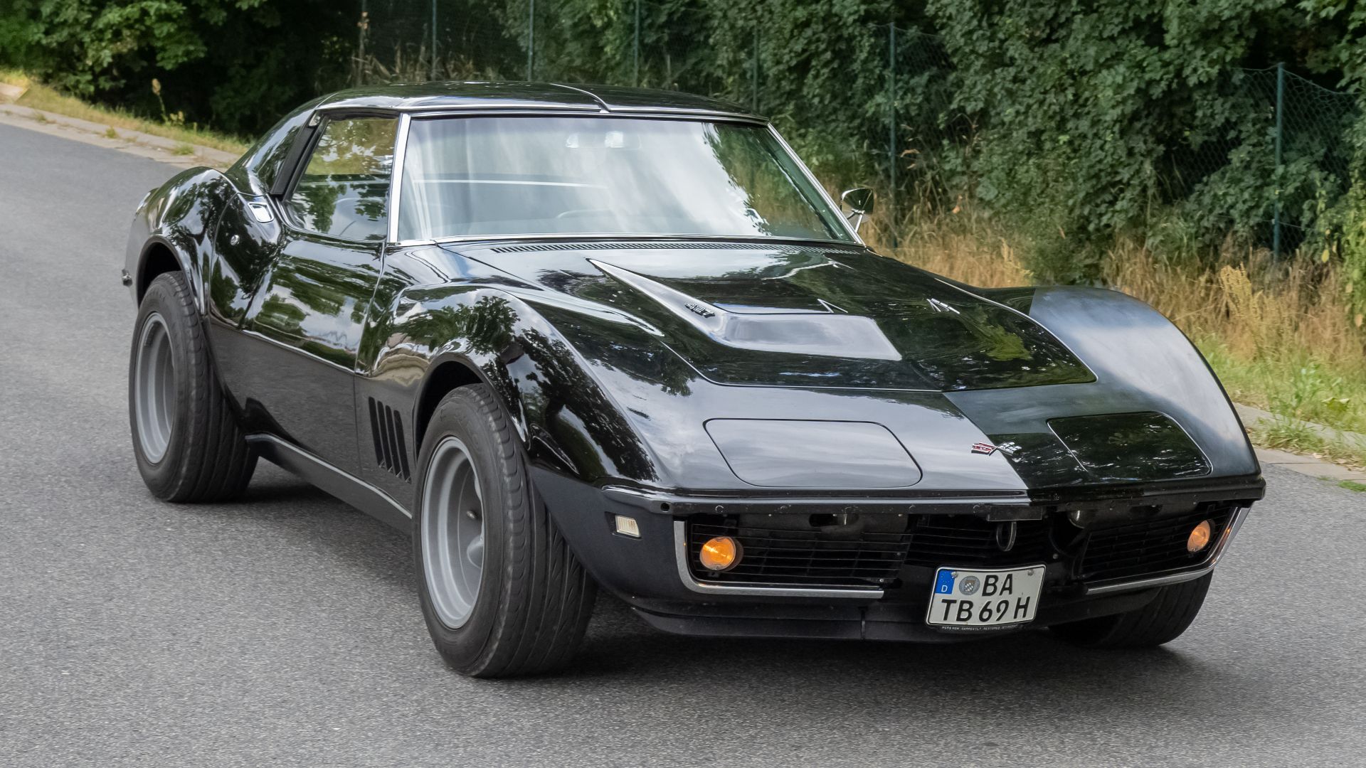 10 voitures qui sont superbes en noir et 10 qui ont besoin de couleur ...