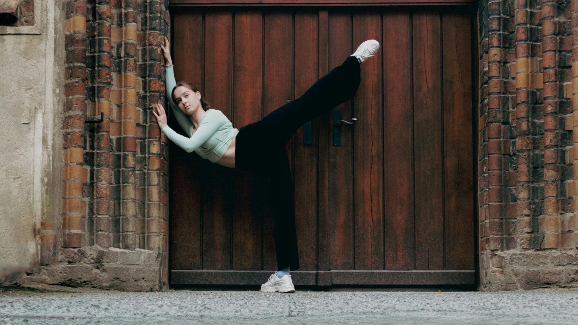 10 exercices pour renforcer votre dos et 10 étirements à faire après - La Famille Life